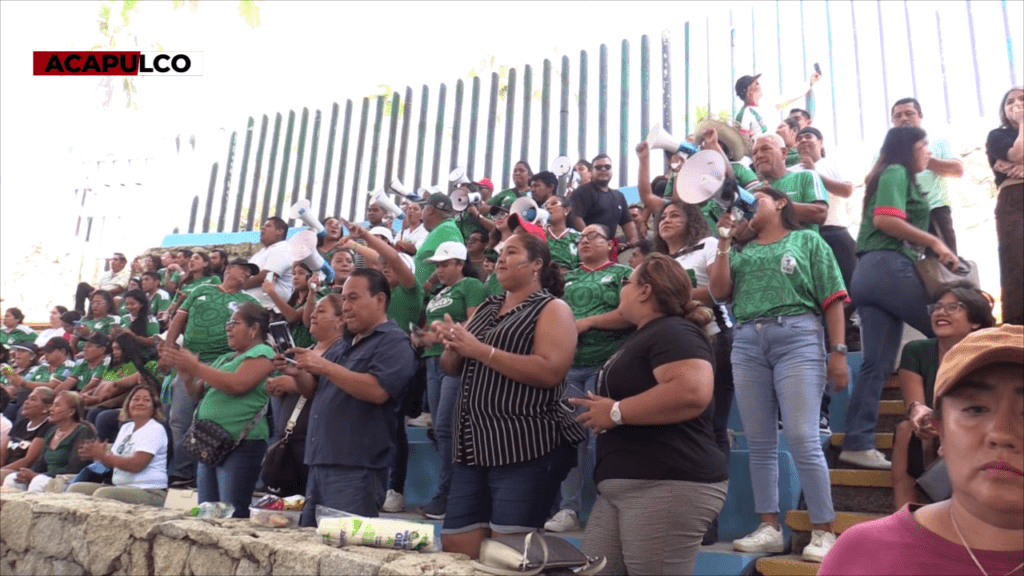 Cientos de aficionados viven la fiesta mundialista en el Parque ...